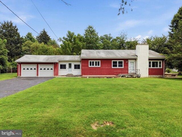 Flower Hill Ln, Pennington, Home For Sale