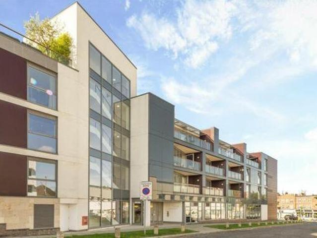 Flower Lane, Mill Hill, 2 Bedroom Flat