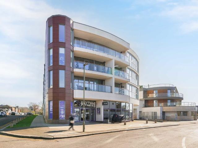 Flower Lane, Mill Hill NW7, 2 bed flat to rent, £2,200 pcm | PrimeLocation