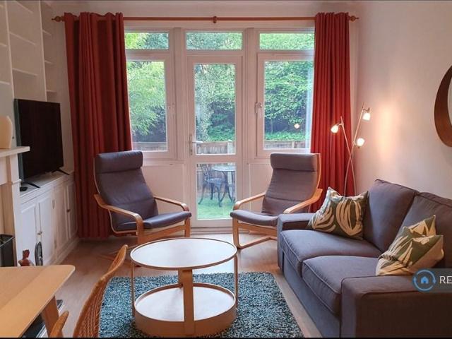 Flowersmead, London, SW17 2 bed flat to rent £2,300 pcm £531 pw