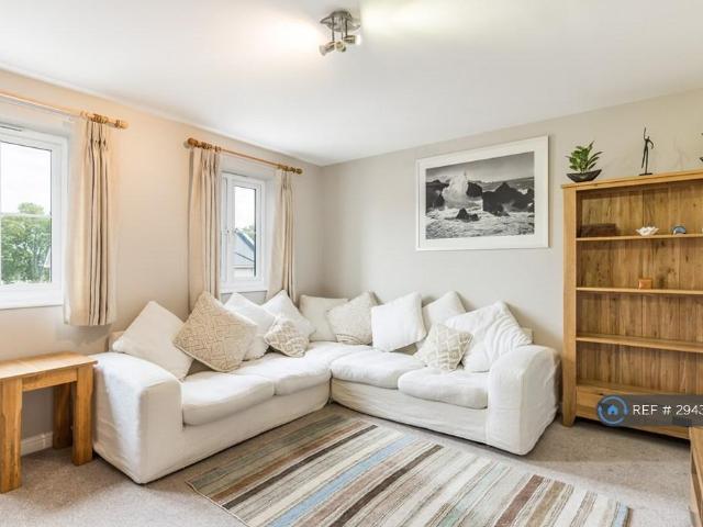 Floyer Close, Richmond, TW10 2 bed flat to rent £2,600 pcm £600 pw