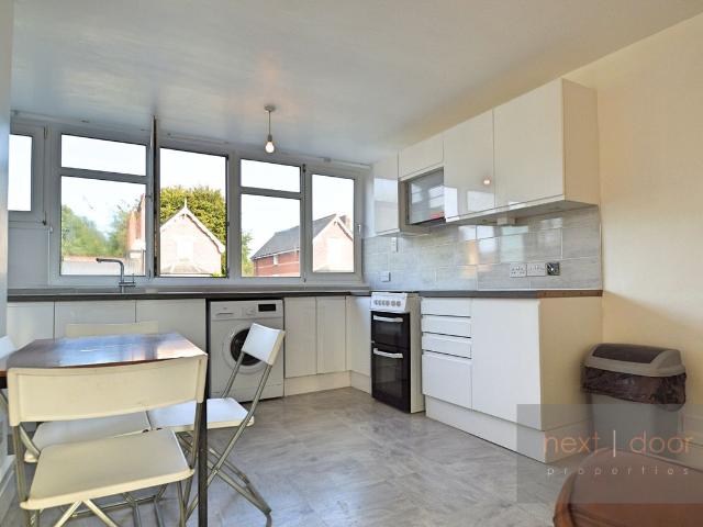Flodden Road, Oval SE5, 3 bed flat to rent, £2,700 pcm | PrimeLocation