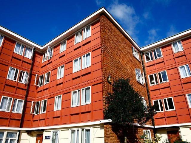 Flodden Road, London SE5 Studio to rent £1,252 pcm £289 pw
