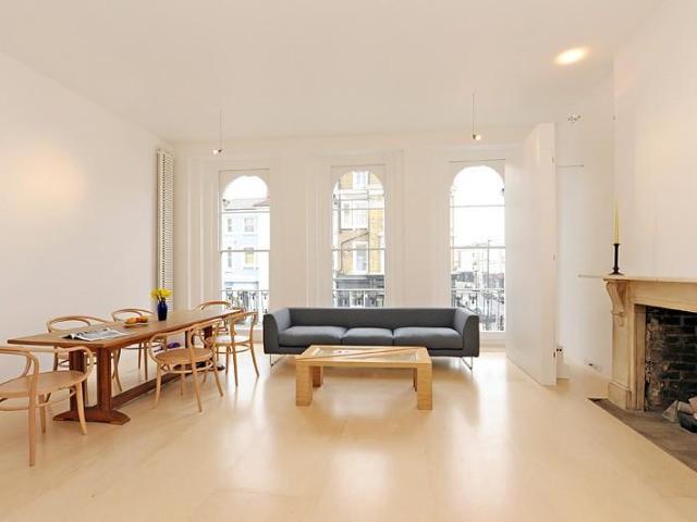floor in 2 Apartment, Elgin Crescent. 2 bed flat to rent £6,717 pcm £1,550 pw