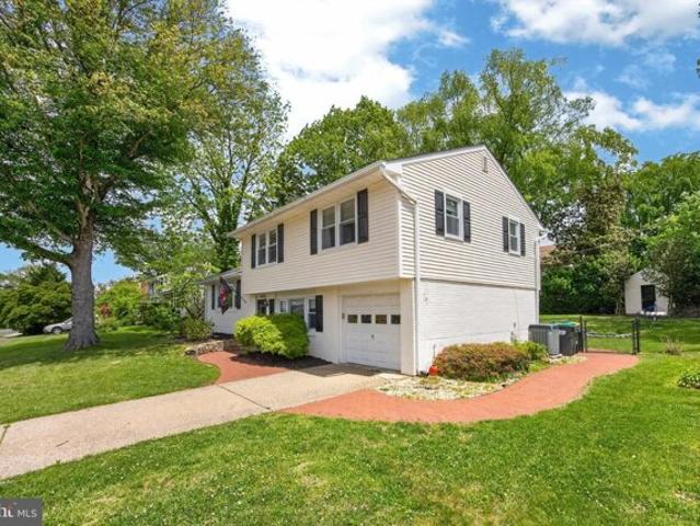 Floral Dr, Wilmington, Home For Sale