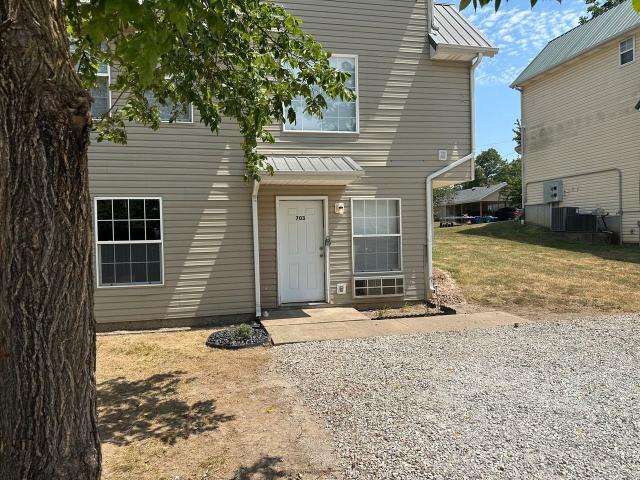 Florence 2 Bedroom Apartment for Rent at 701 S Florence St, Carthage, MO 64836