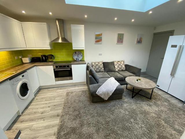 Florence Buildings 6 bed, Selly Oak. 6 bed house to rent £4,041 pcm £933 pw