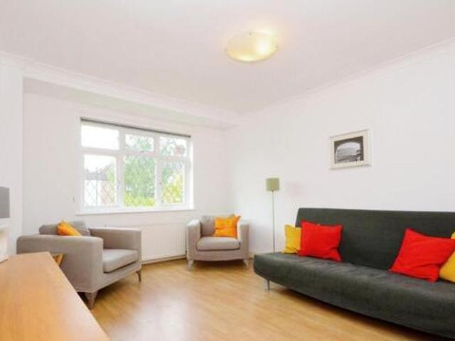 Florence Drive, Enfield, 2 Bedroom Maisonette