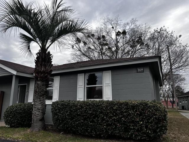 Florence Flats 2 Bedroom Apartment for Rent at 307 Harrell St, Florence, SC 29501