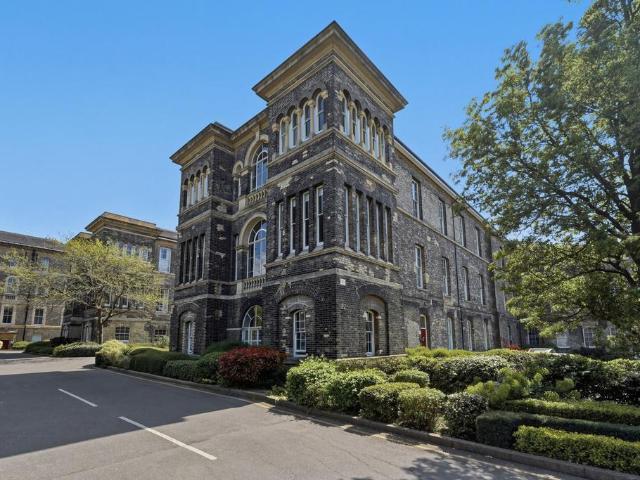 Florence House, Shooters Hill 2 bed flat to rent £1,995 pcm £460 pw