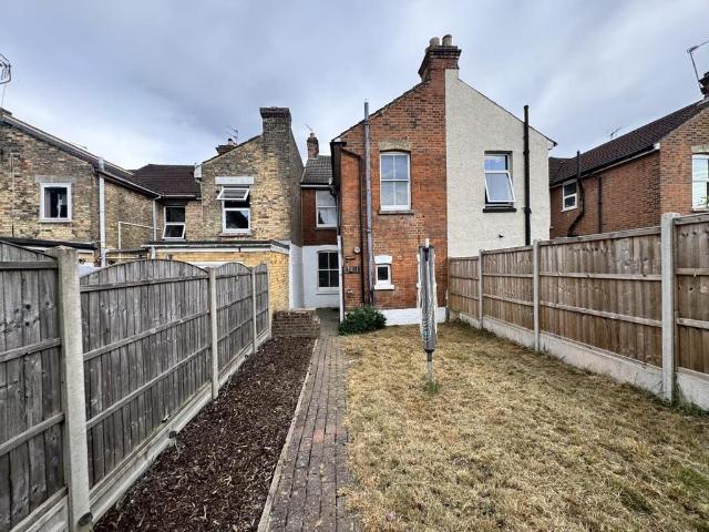 Florence Road, Maidstone 3 bed terraced house to rent £1,550 pcm £358 pw