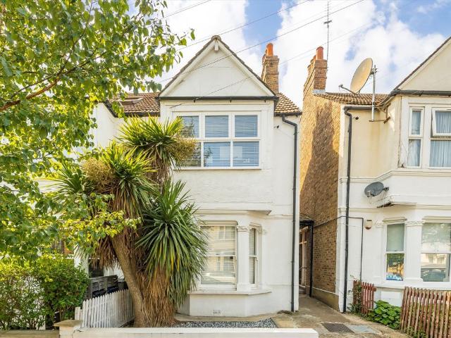 Florence Road, Chiswick W4, 2 bed flat to rent, £2,700 pcm | PrimeLocation