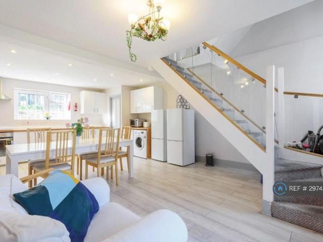 Florence Road, London, SE14 6 bed terraced house to rent £5,000 pcm £1,154 pw