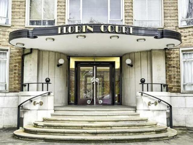 Florin Court, Charterhouse Square, Studio Flat For