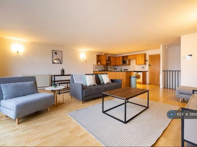 Florin Court, London, SE1 2 bed flat to rent £3,200 pcm £738 pw