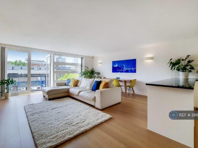 Florin Court, London, SE1 2 bed flat to rent £3,300 pcm £762 pw