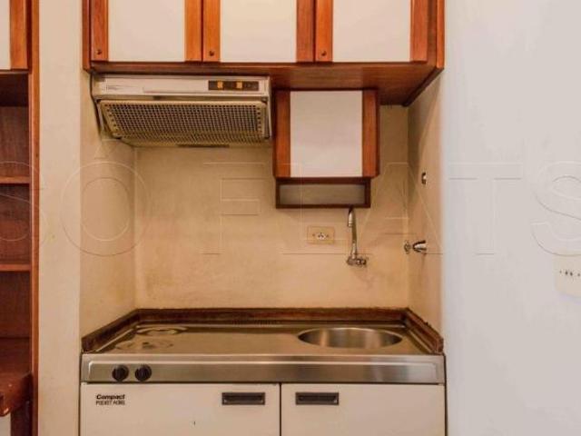 Flat na Rua da Consolação, lado Jardins, ótima localização