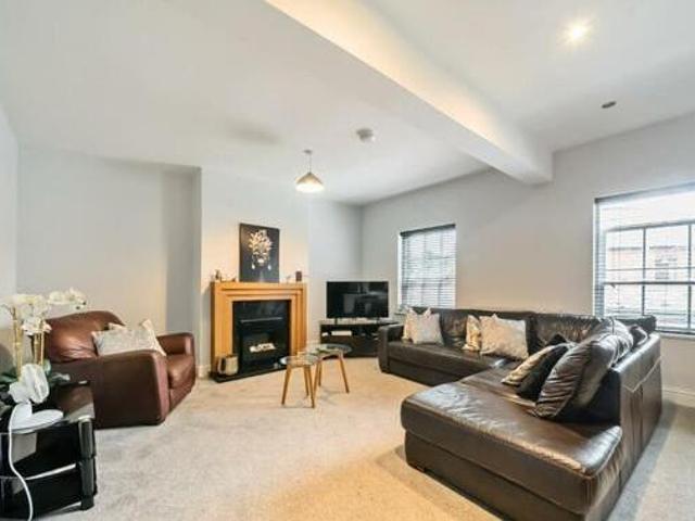 Flat, New Lane, 2 Bedroom House