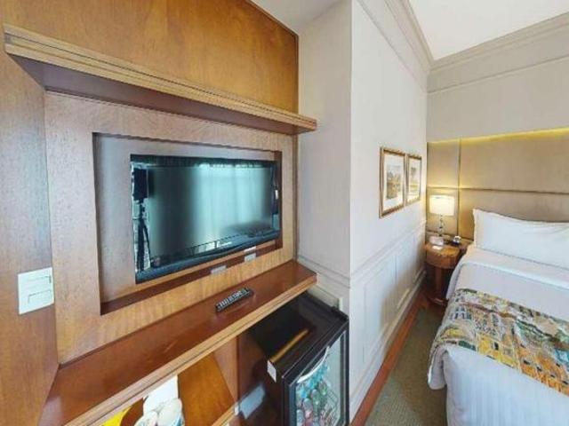 Flat no Brooklin prox a Av. Jornalista Roberto Marinho e Av. Sto Amaro