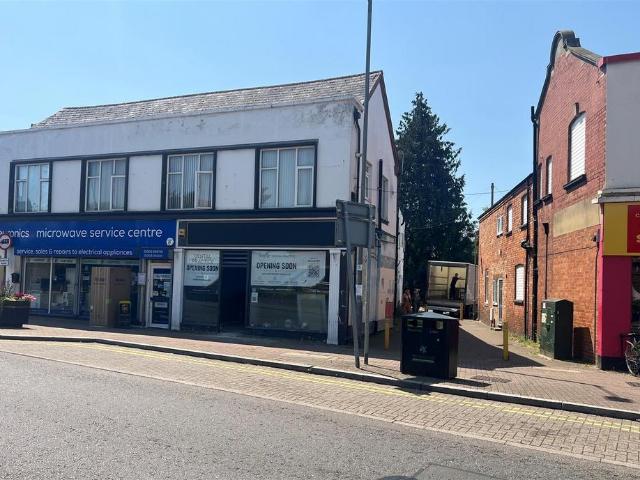 Flat on London Road, Stony Stratford. 2 bed flat to rent £1,195 pcm £276 pw