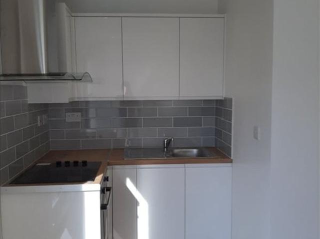 Flat Opposite Charlton Station