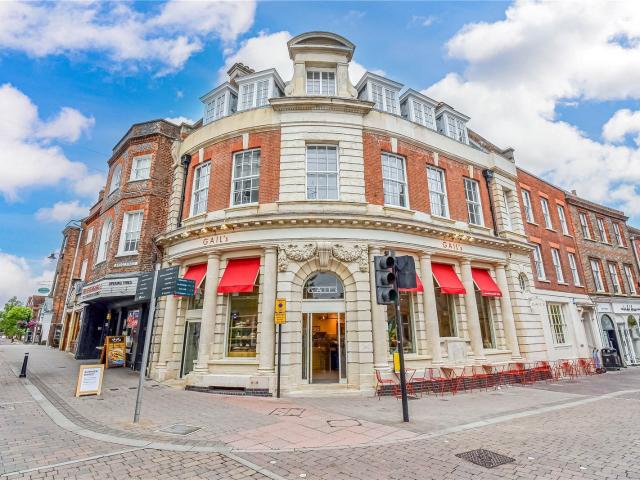 flat at Mansion House Street, Newbury
