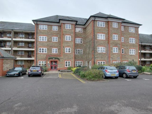 flat at Newsholme Drive, London