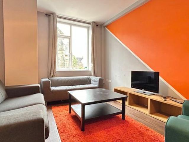 flat at North Lane, Leeds