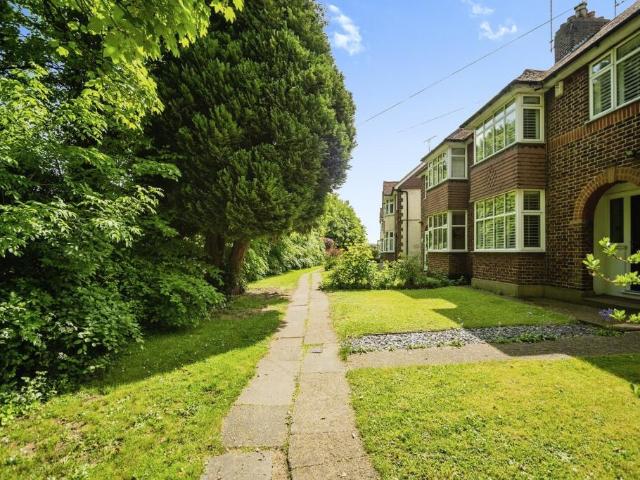 flat at Old Road East, Gravesham