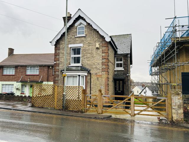 flat at Old Road East, Gravesham