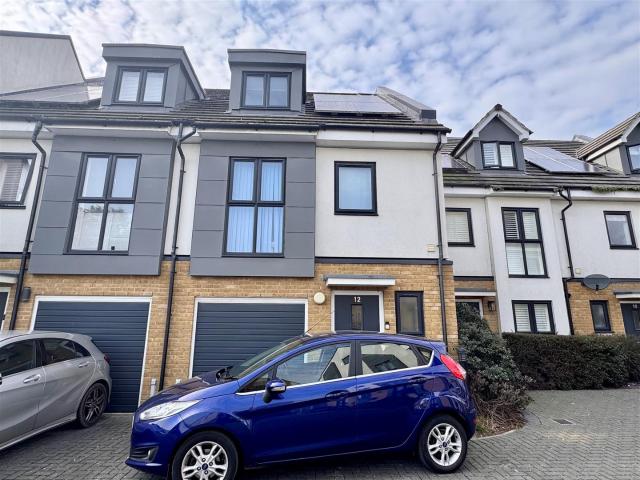 flat at Athelstan Crescent, Rochford