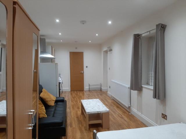 flat at Ashford Avenue, Borough of Spelthorne