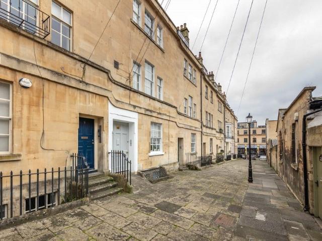 flat at Barton Buildings, Bath