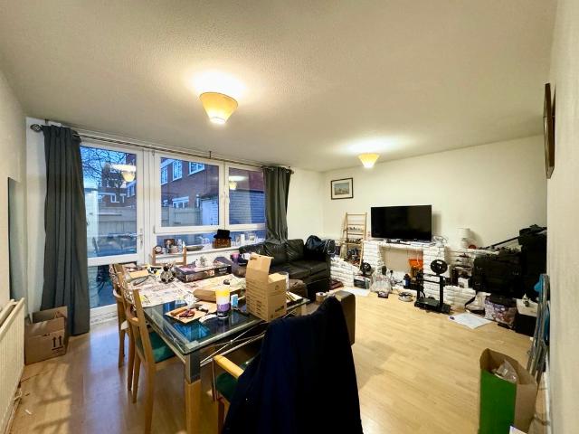 flat at Battersea Bridge Road, London