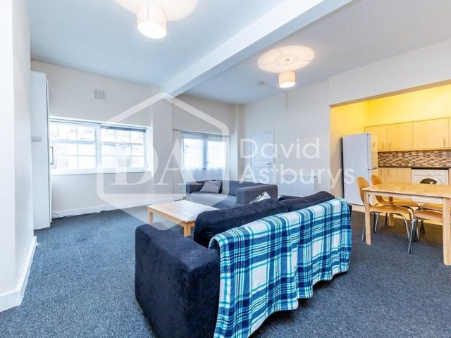 flat at Bryanstone Road, London