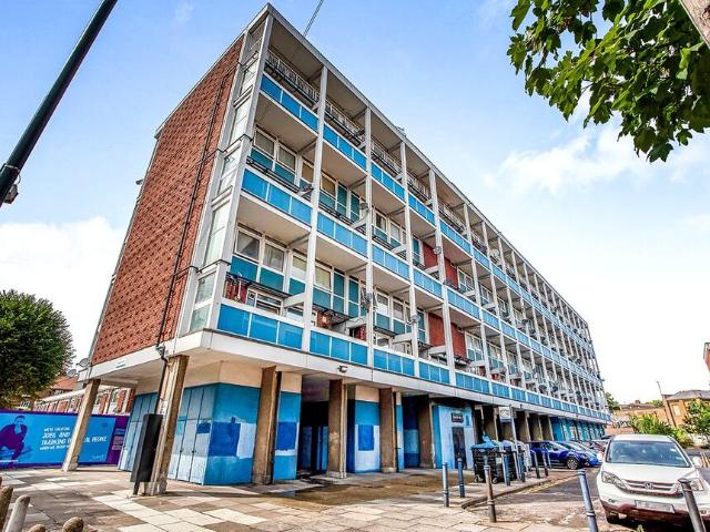 flat at Commercial Way, London