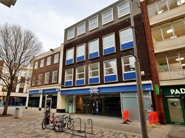 flat at Commercial Way, Woking