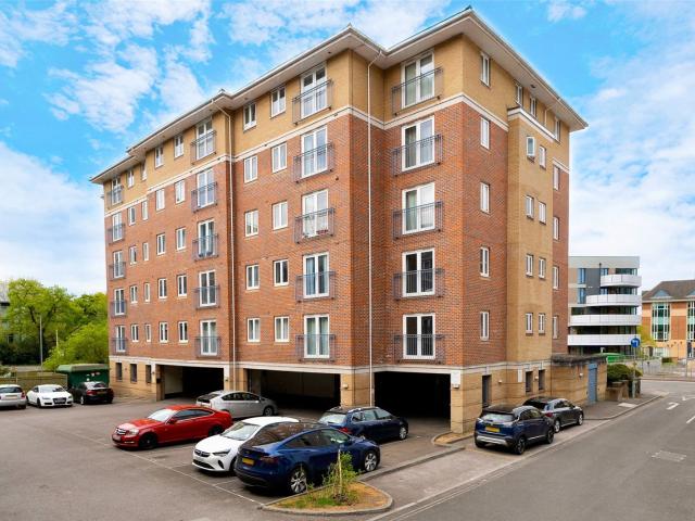 flat at Farnborough Road, Rushmoor