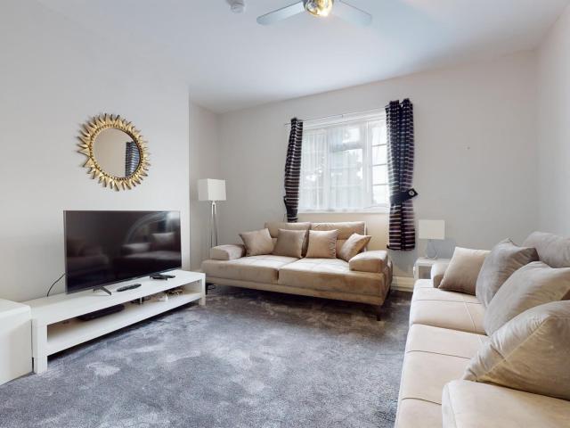 flat at High Street, London