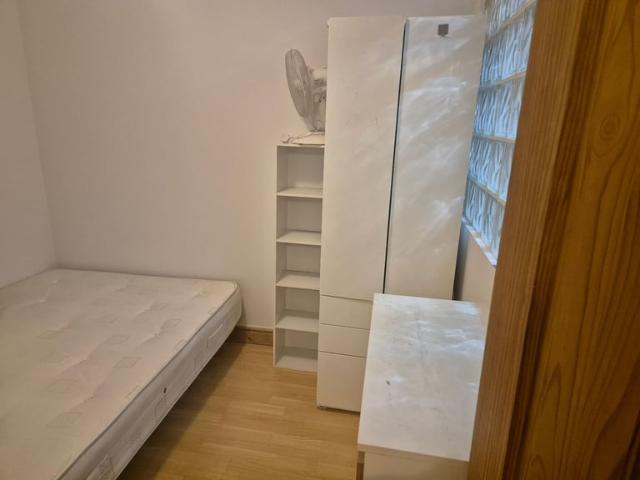 flat at Isabella Close, London
