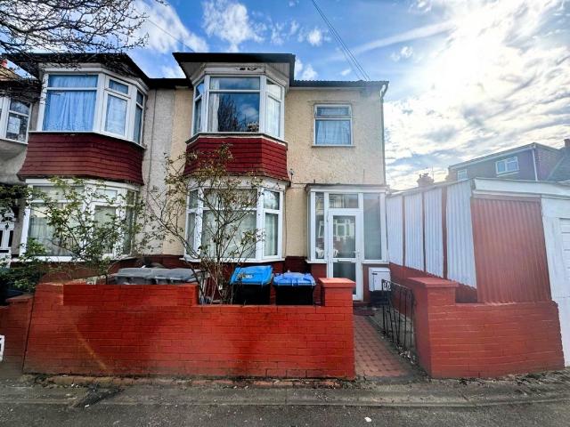 flat at Lonsdale Avenue, London