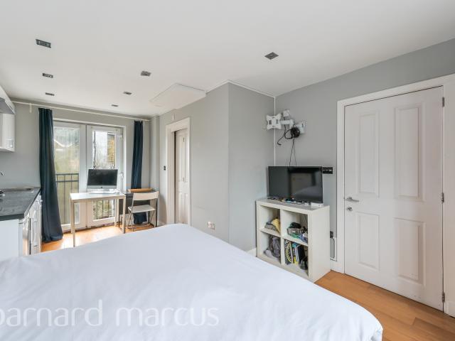 flat at Station Approach, London