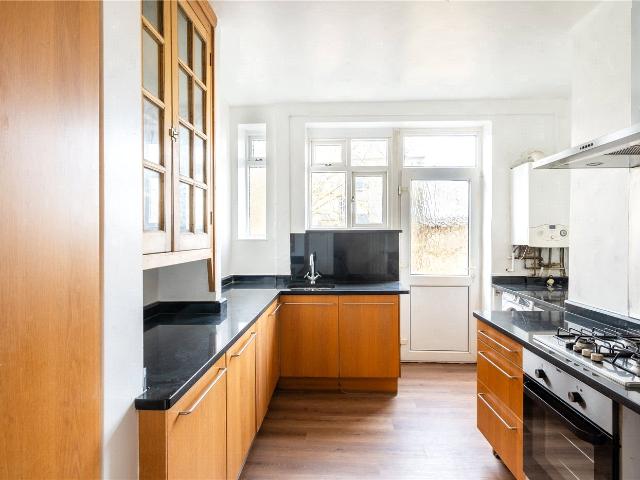 flat at Streatham High Road, London