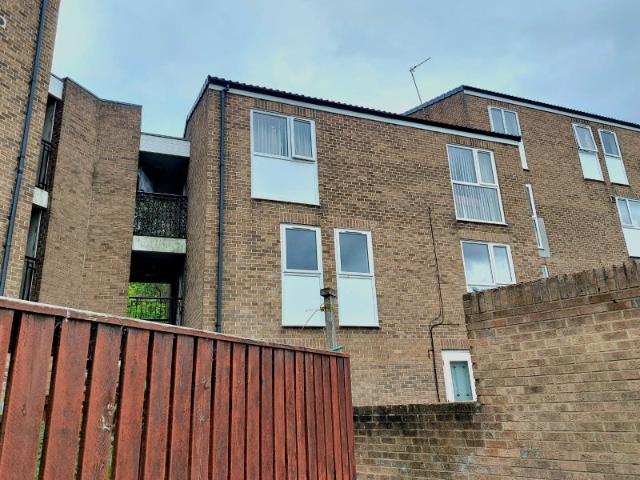 Flat available £400pcm