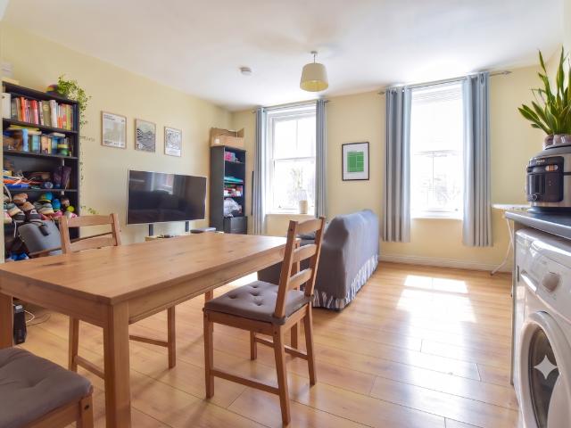 Flat A 258 West End Lane, West Hampstead NW6, 2 bed flat to rent, £2,500 pcm | PrimeLocation