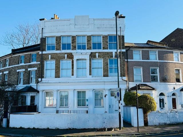 Flat A, 63 Courthill Road, London SE13 6DW