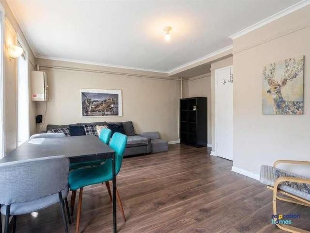 Flat A b, Upper Street, London, N1