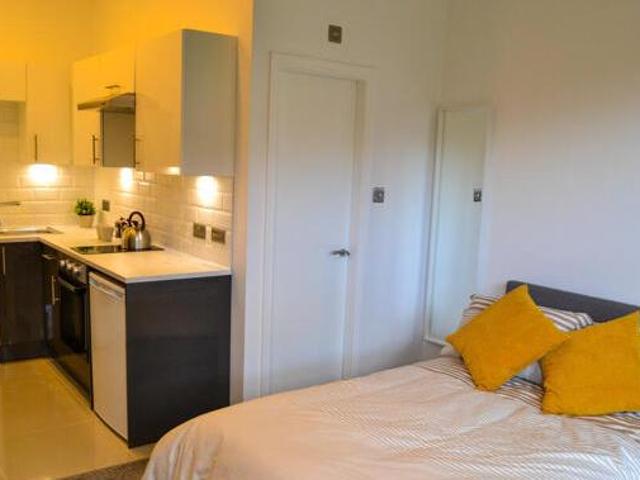 Flat A, Kelso Road, Studio Flat For