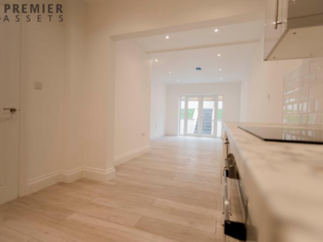 Flat, a High Street, London