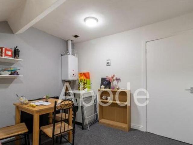 Flat A The Crescent, Hyde Park, 1 Bedroom Flat